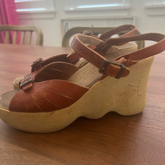 Famolare | Shoes | Vintage Famolare Brown Buckle Accent Platform Wavy ...